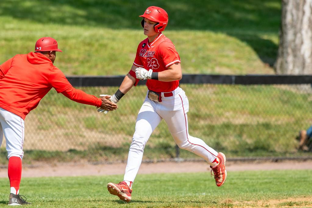 Baseball Wins First Series of MAAC Play Over Saint Peter’s - Center Field