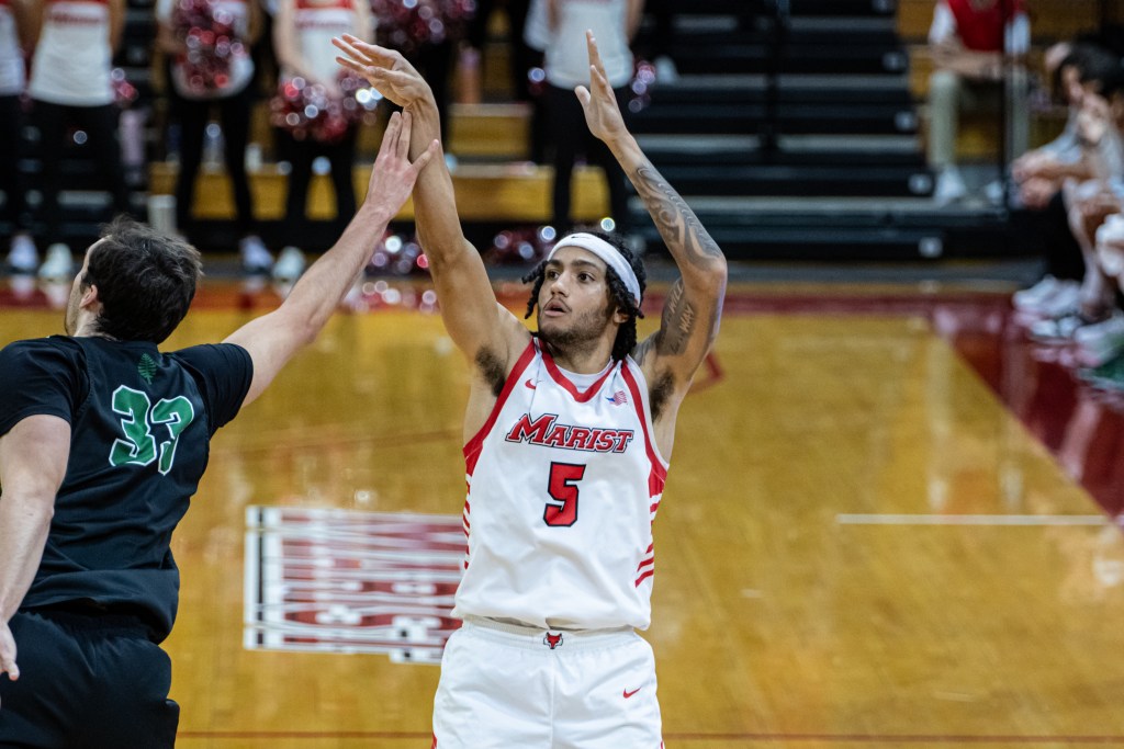 Men’s Basketball Maintains Perfect MAAC Record, Topple Iona 70-65 ...